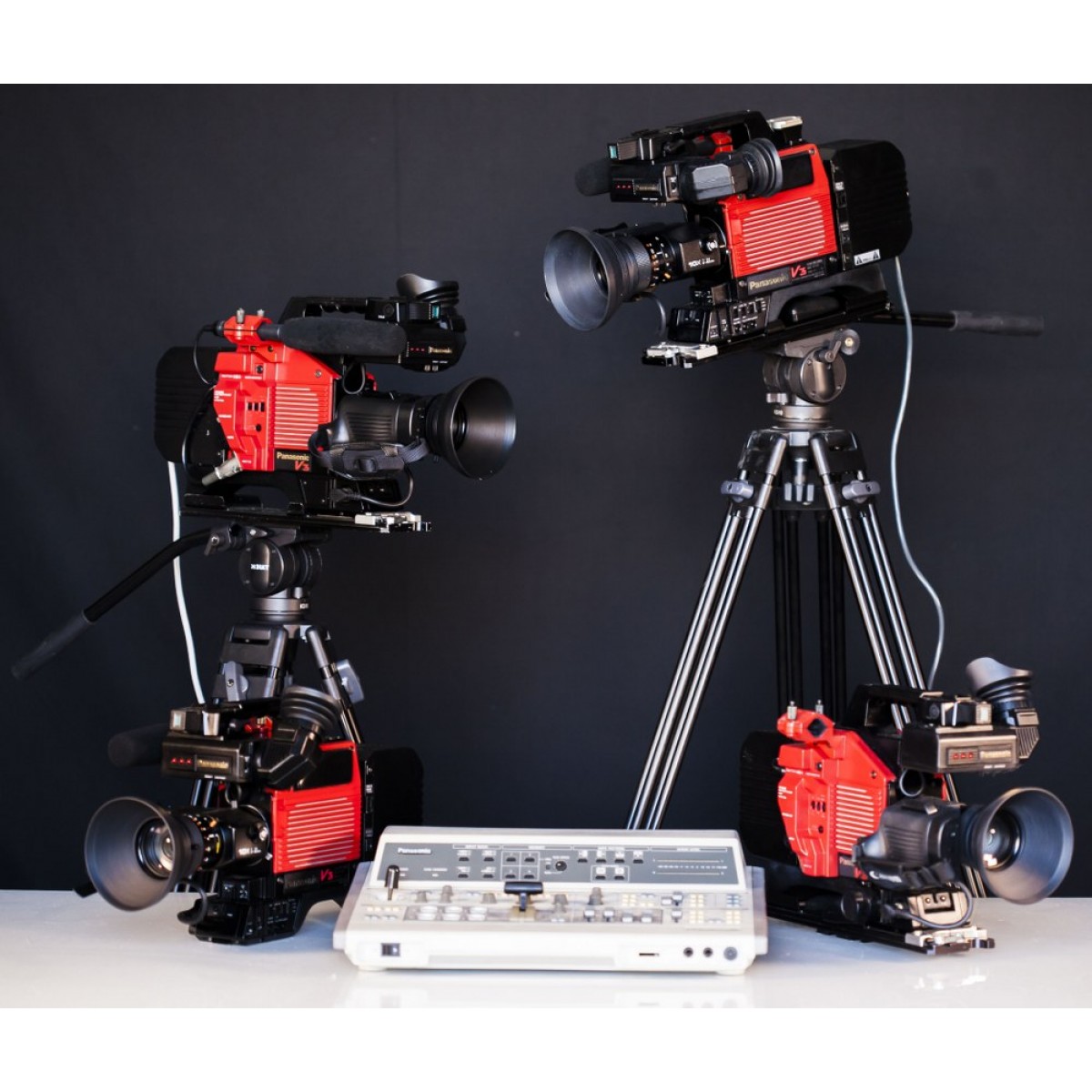 4 Video Cameras FULL Vintage Setup PANASONIC WV-V3 w Mixer (1986)