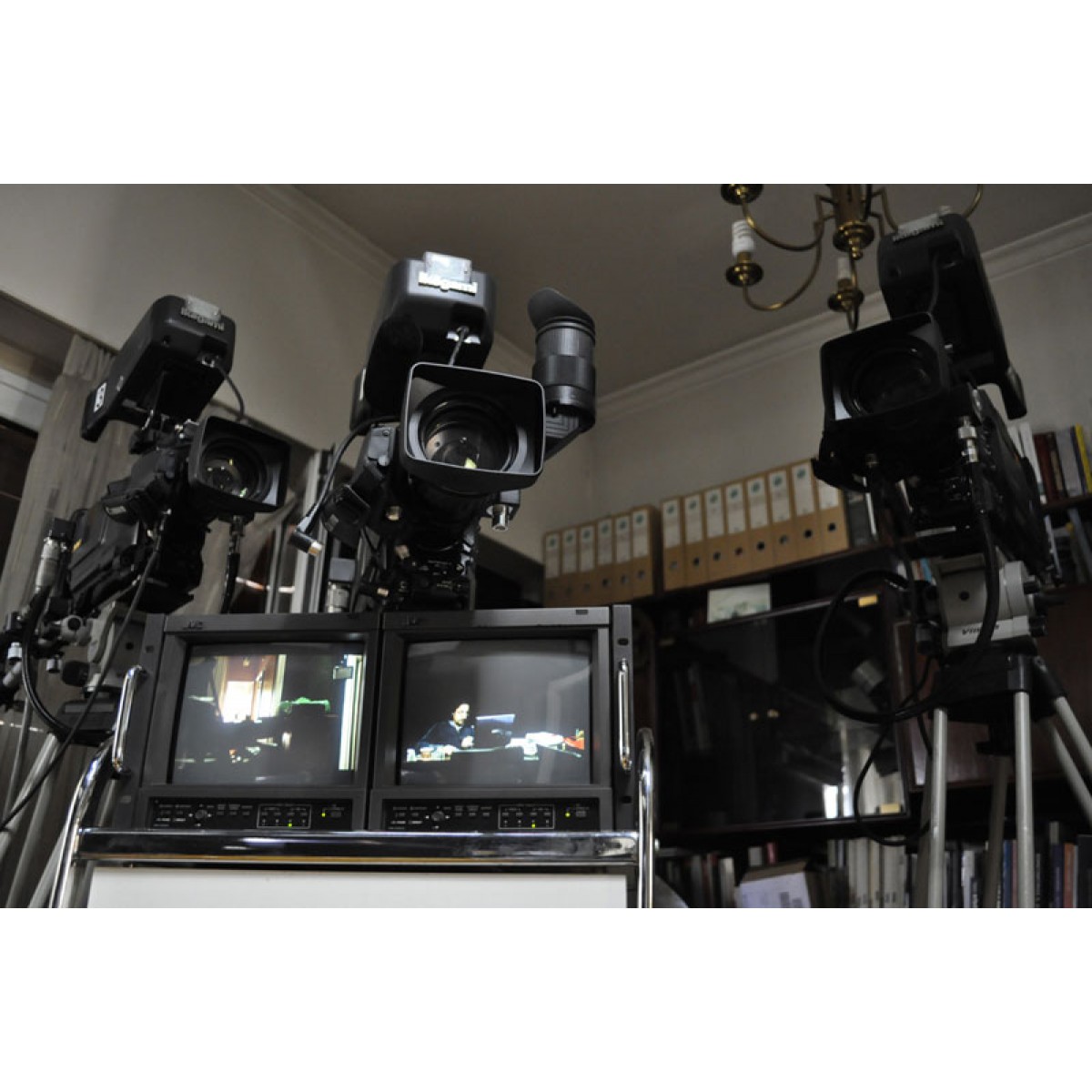 2 x JVC 10 inch SDI Monitor in rack (used)